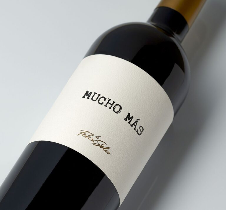 Red - Mucho Más wine